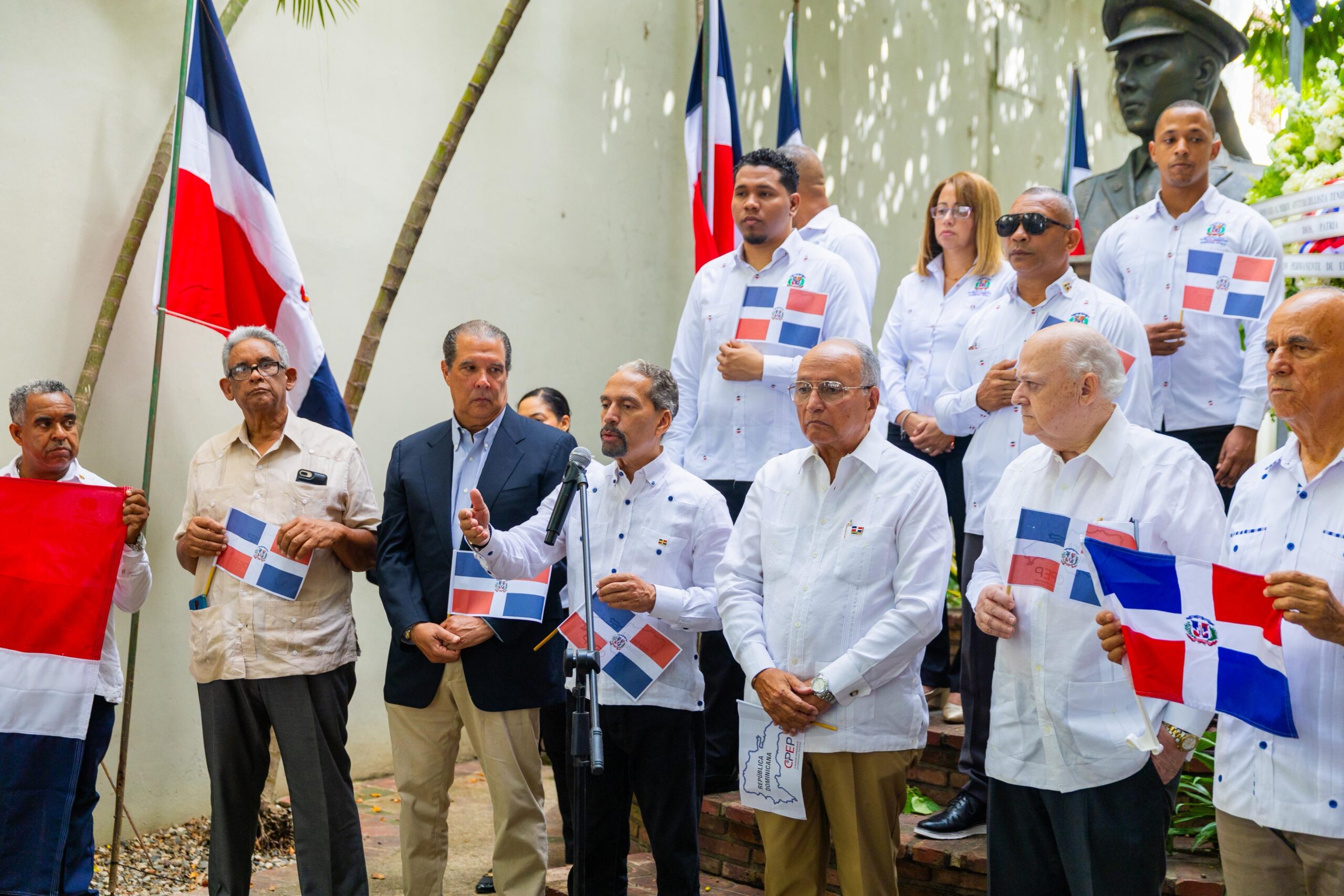 Efemérides Patrias rinde homenaje al teniente Amado García Guerrero y ...