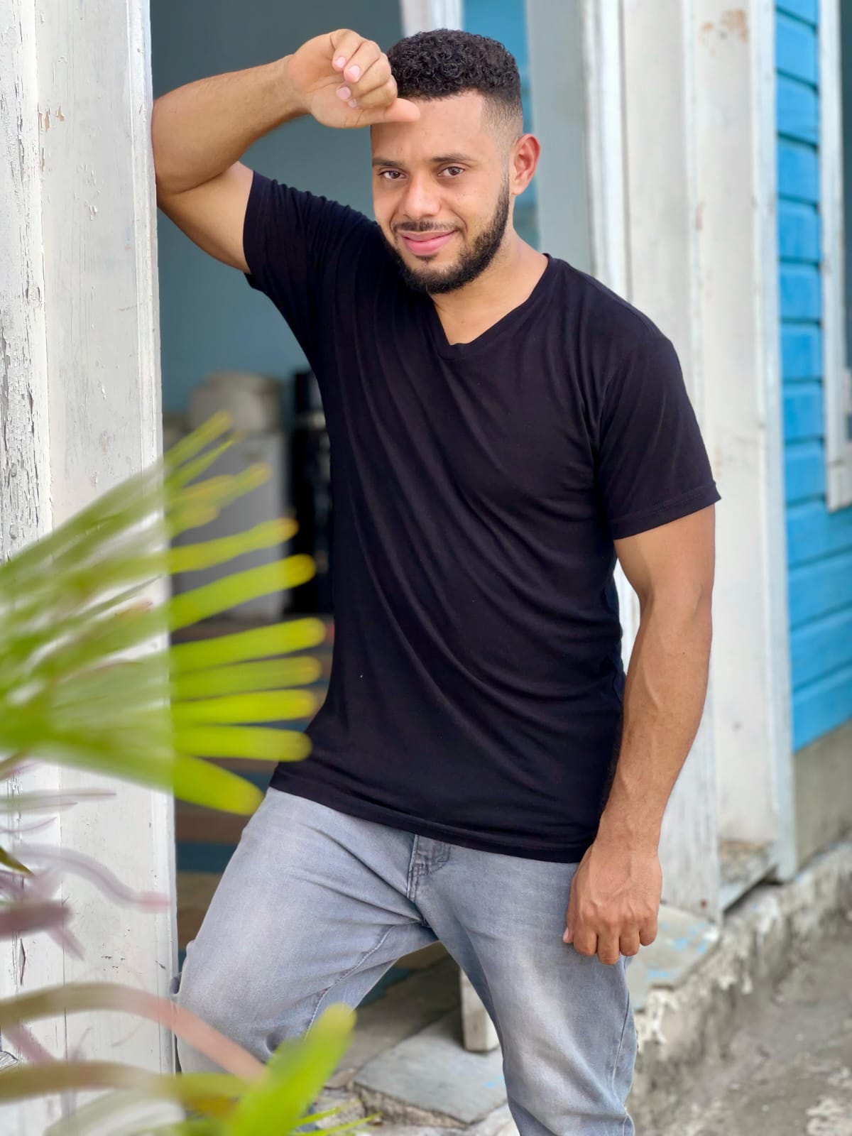 Comediante Jay Wander protagoniza video musical